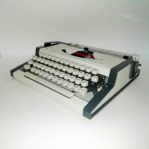 Vintage Mechanical Typewriter / White Working Typewriter / Typewriter ...