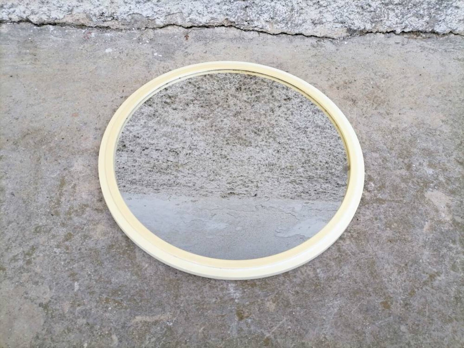 Vintage Mid Century Modern Round Mirror / Plastic Round Mirror - Etsy