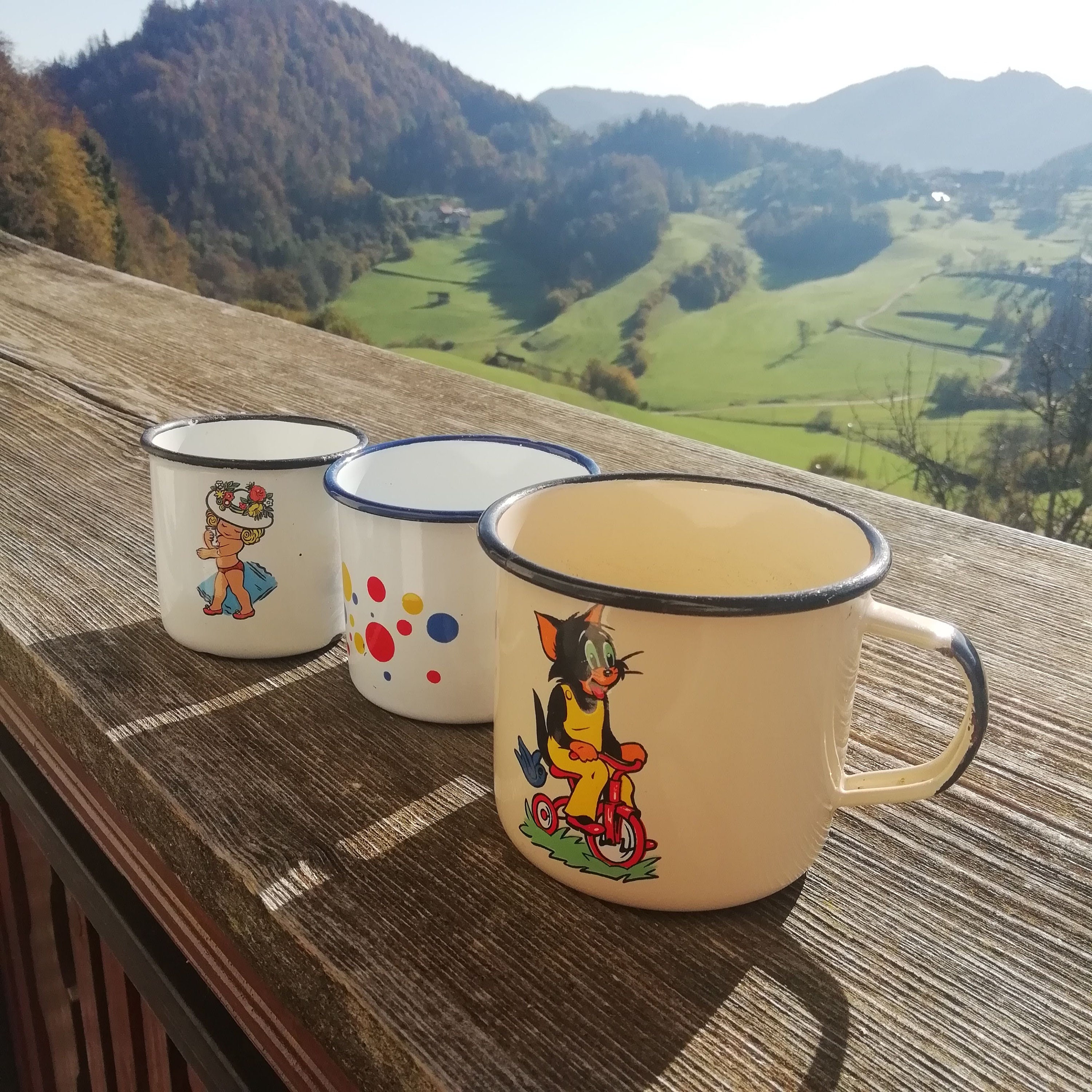 Tazze in smalto vintage / tazze rustiche / tazze di smalto / | Etsy