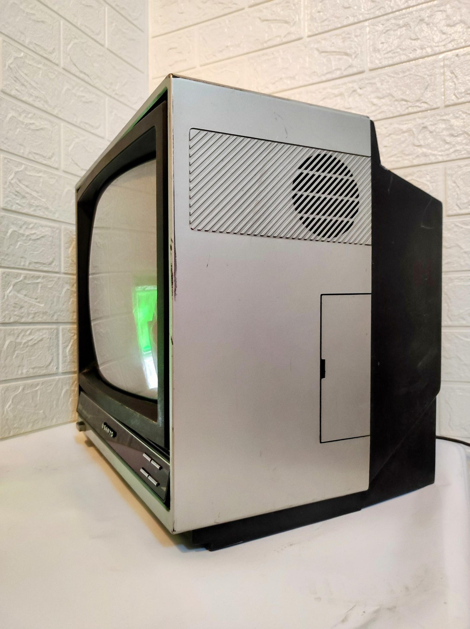 Vintage Portable Television / Tv Set From Japan /70s / Retro Sanyo TV ...