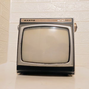 Vintage Portable Television / Tv Set From Japan /70s / Retro Sanyo TV ...