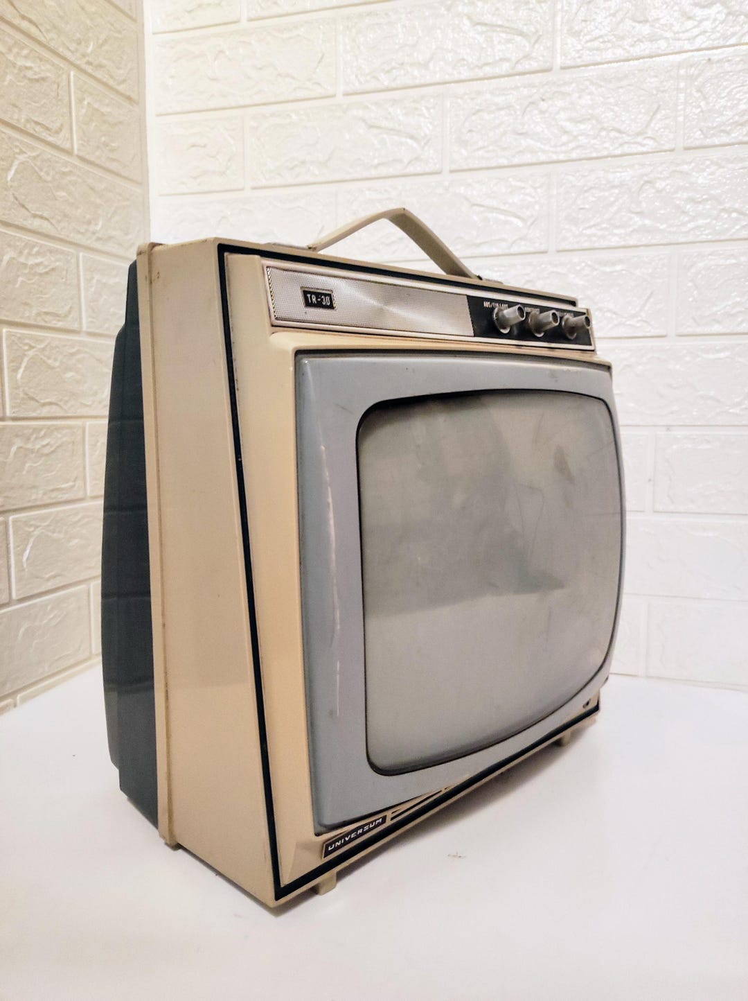 Vintage Portable Old Television / Old Universum TV / 60s / Retro ...