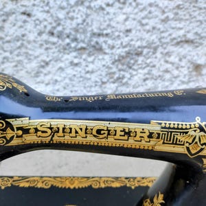 Antique Sewing Machine Singer / Singer Sewing Machine / Antique Home ...