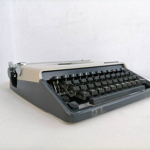 Vintage Mechanical Typewriter / White Working Typewriter / Typewriter ...