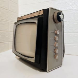 Vintage Portable Television / Tv Set From Japan /70s / Retro Sanyo TV ...