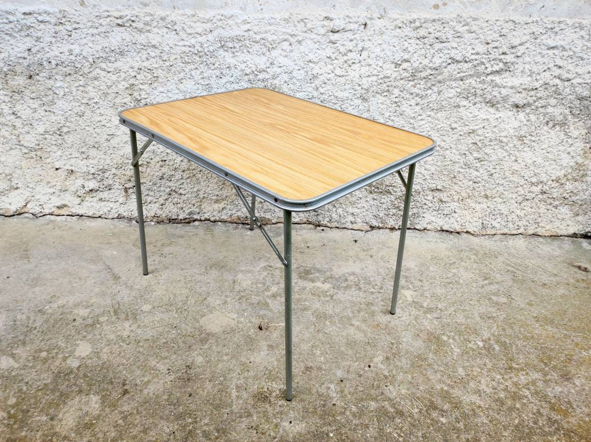 Retro folding table store