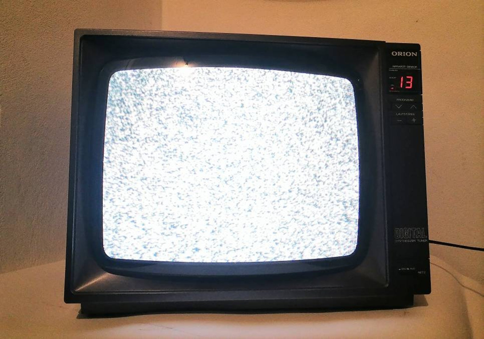 Vintage Portable TV Orion/ Orion Color 3630RC Tv/ Plastic Tv/ - Etsy