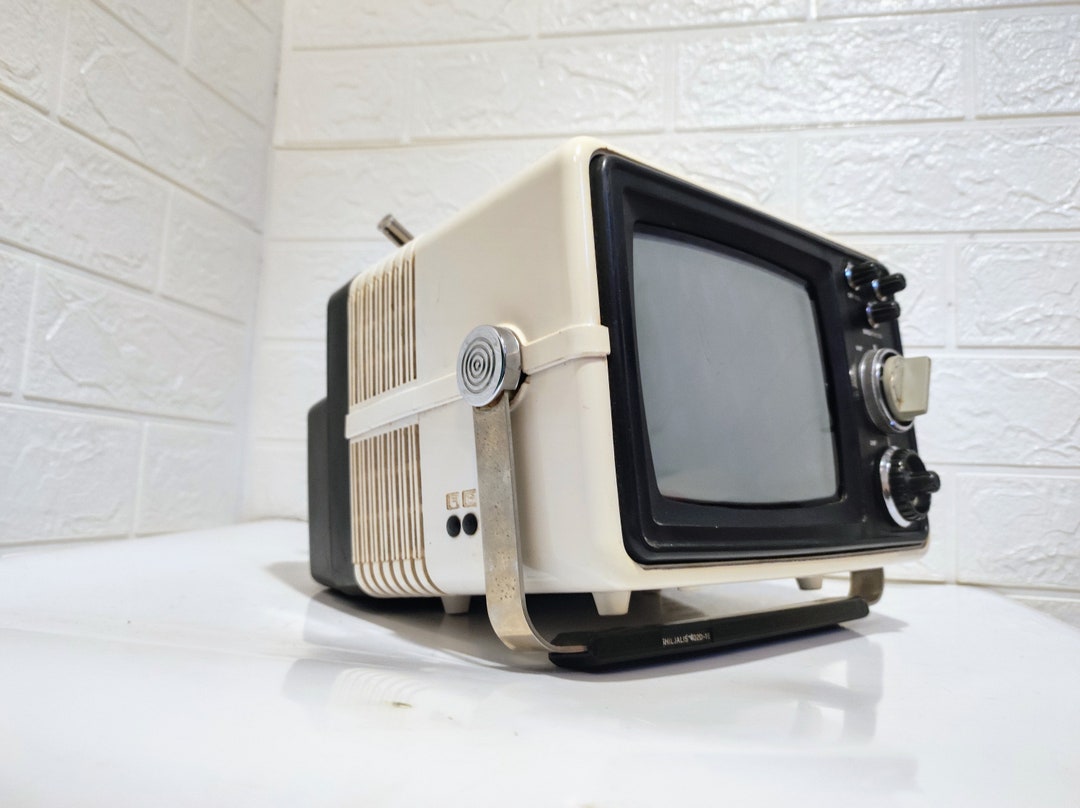 Vintage TV Portable/ Vintage Television Russia/ Shiljalis 402D 1E Tv ...