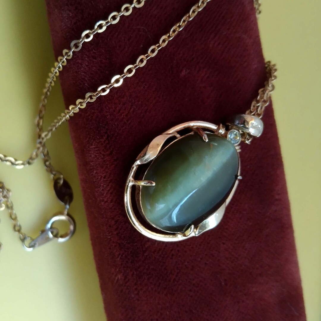 9ct Cat's Eye Netherite Jade 18KGP Oval Pendant, 18K Gold Plated Chain ...
