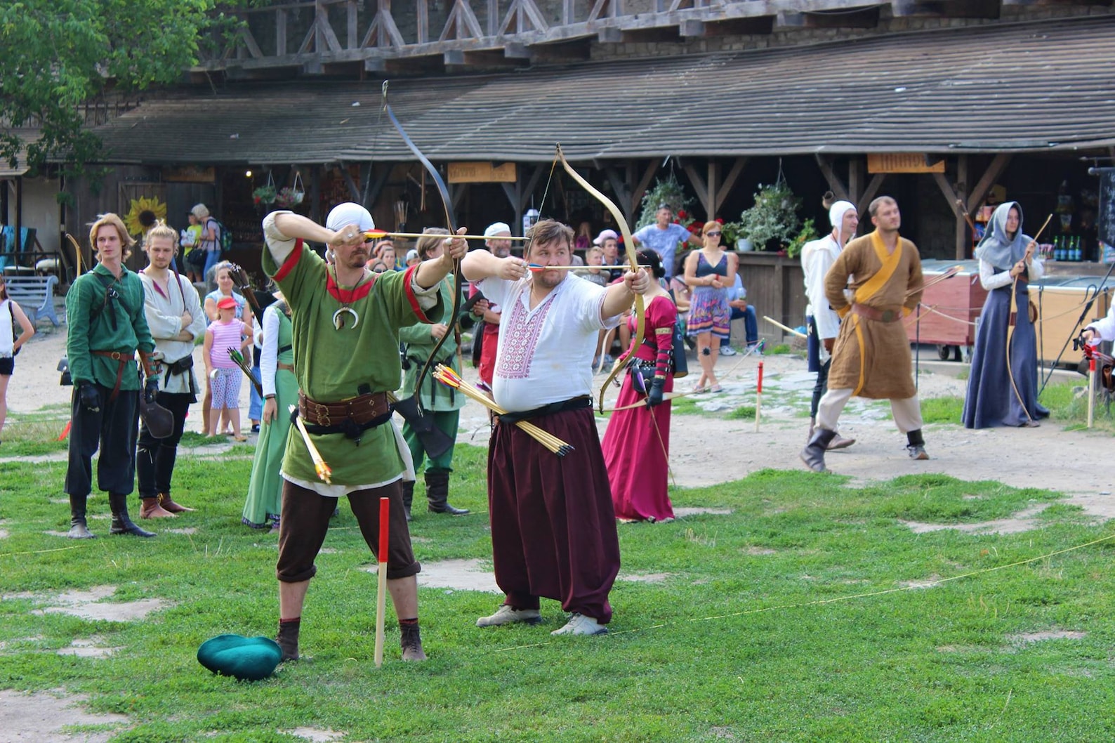 Traditional Wooden Archery Arrows , Hunting Archery Arrows, Hunting Bow ...
