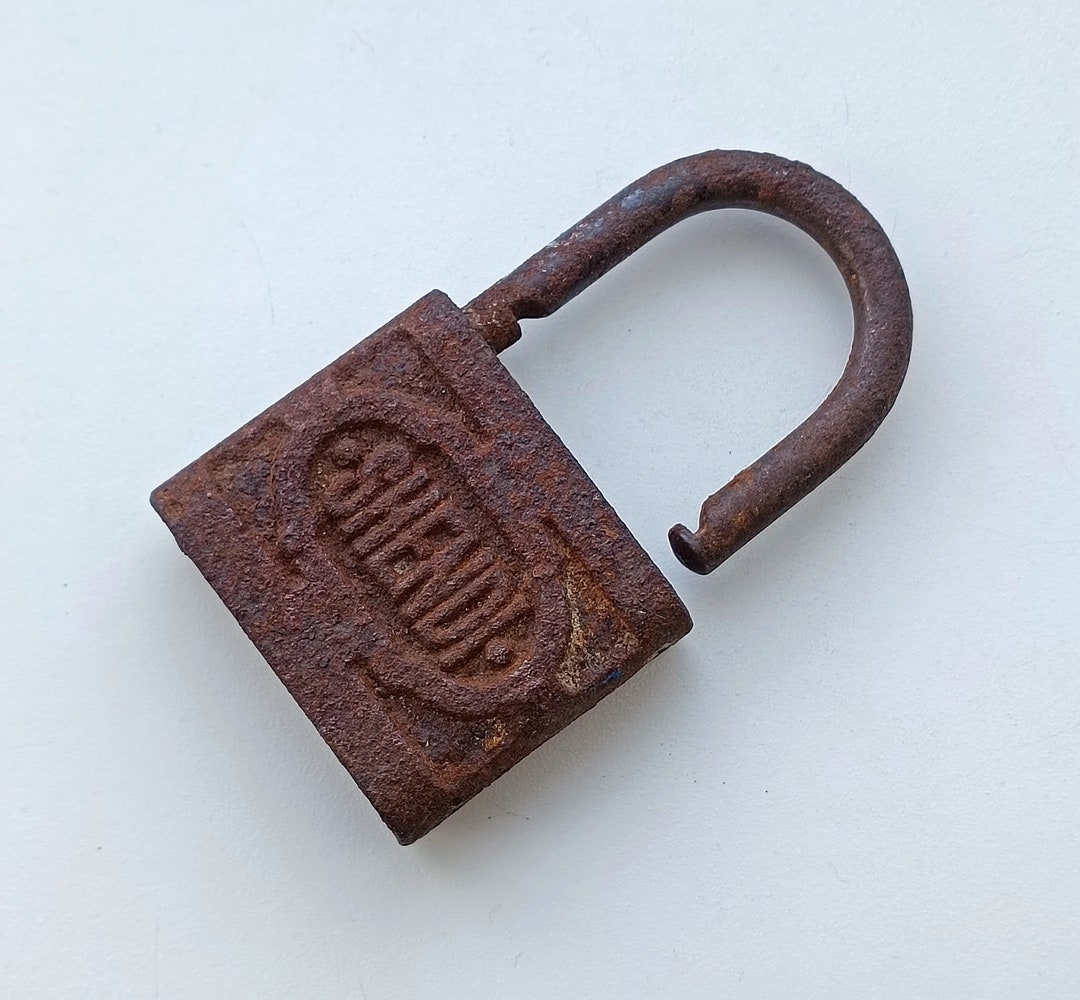Antique Rusty Padlock, Old Padlock, Iron Padlock, Rusty the Padlock ...