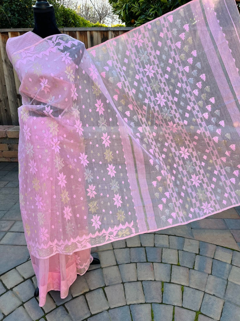 Half Silk Dhakai Jamdani in Baby Pink and Golden Color | 84 Count ...