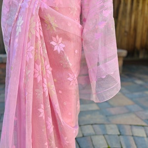 Half Silk Dhakai Jamdani in Baby Pink and Golden Color | 84 Count ...