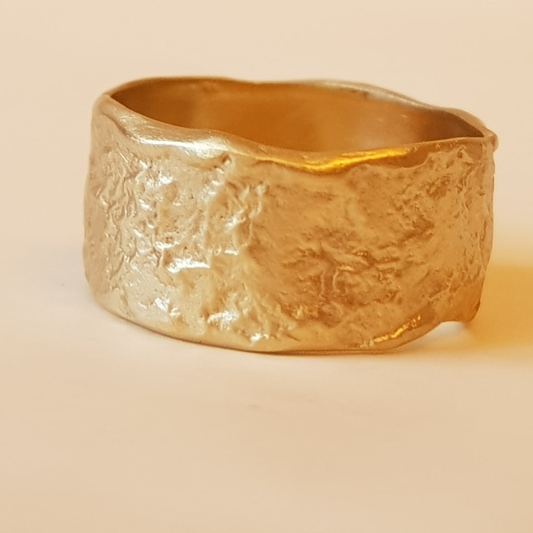 22k Matte Finish Gold Band, Hammered and Textured Gold Wedding Ring ...