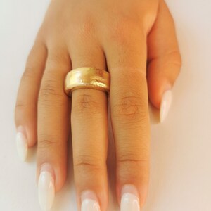 18K Brushed Gold Chunky Wedding Band Ring, 18k Gold Donut Band Ring ...