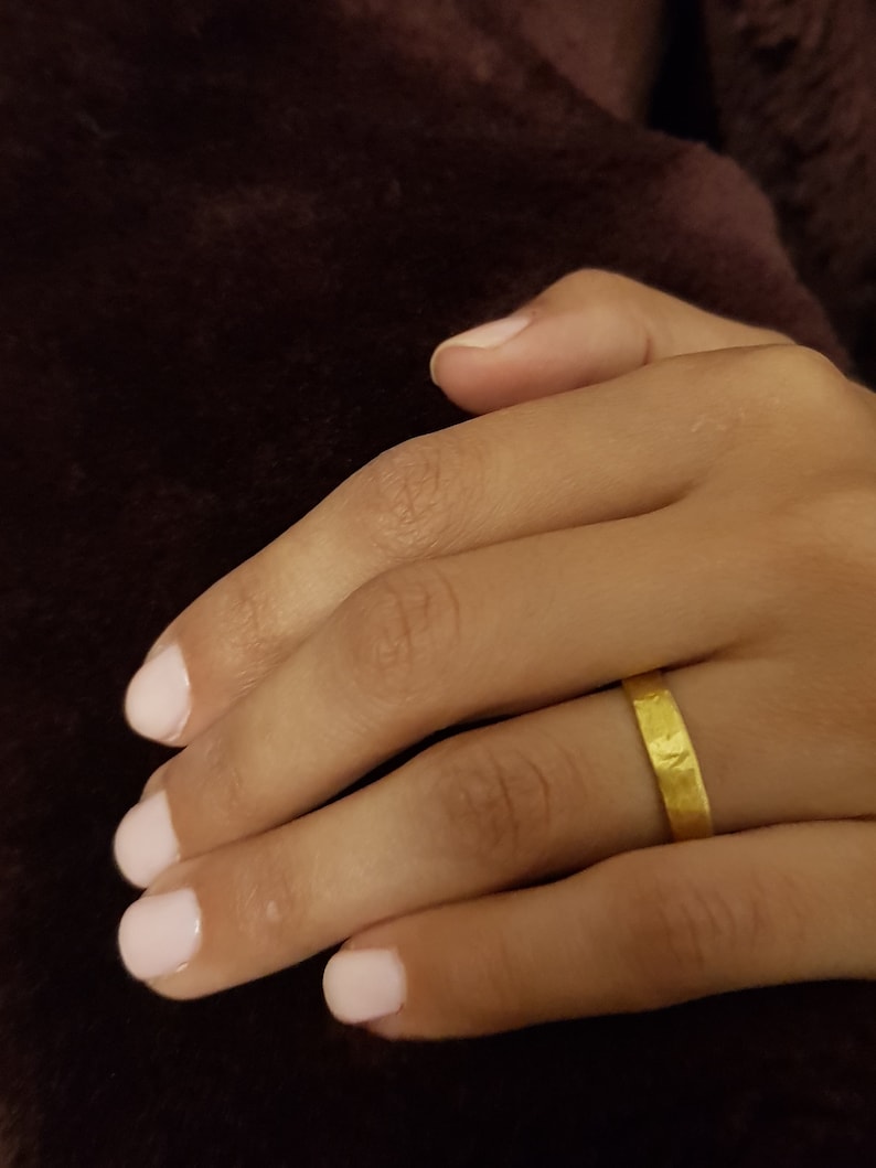 18k Solid Gold Ring for Women 4mm Wedding Band Hammered Gold - Etsy