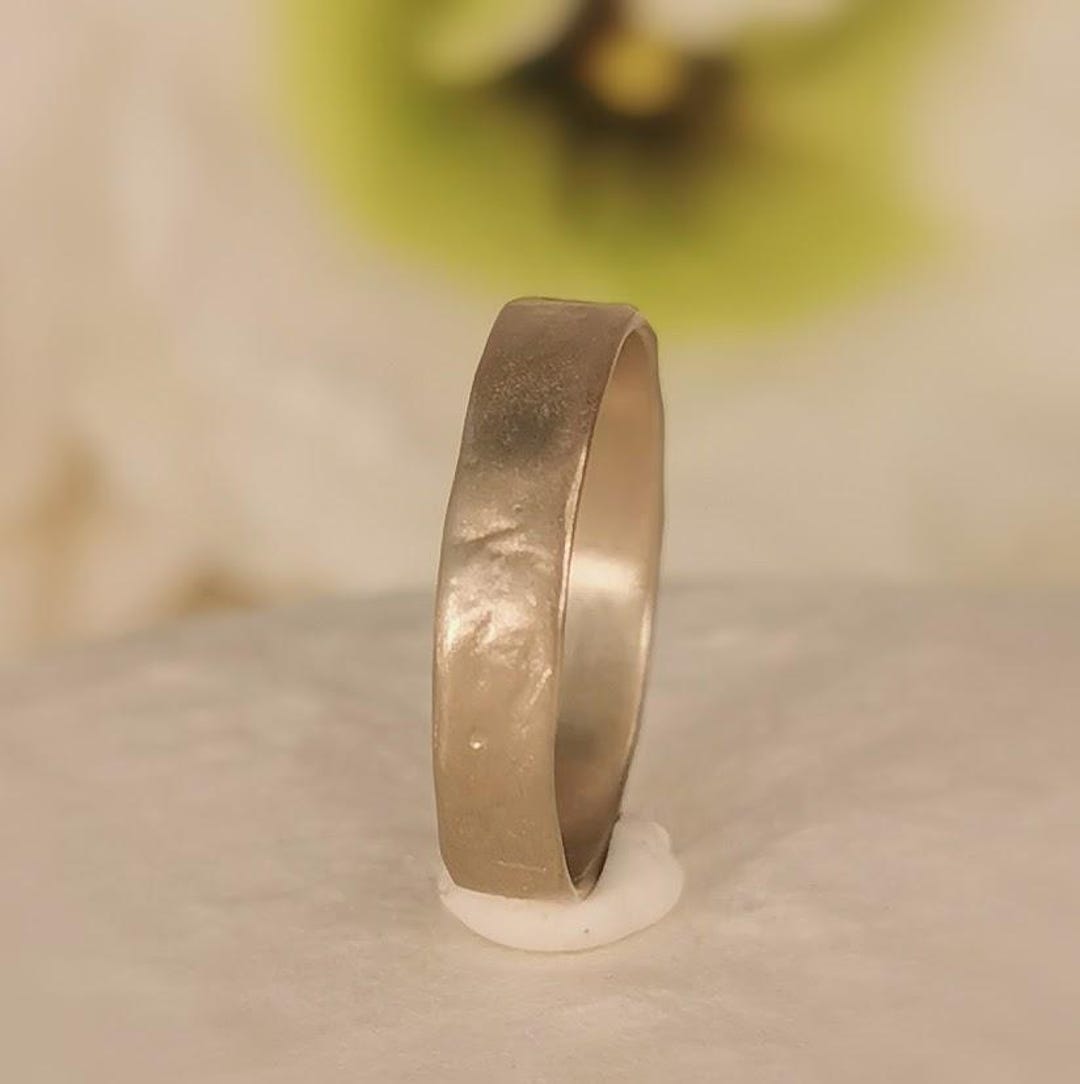 4mm White Gold Wedding Band Ring for Men and Women, Hammered Textured ...
