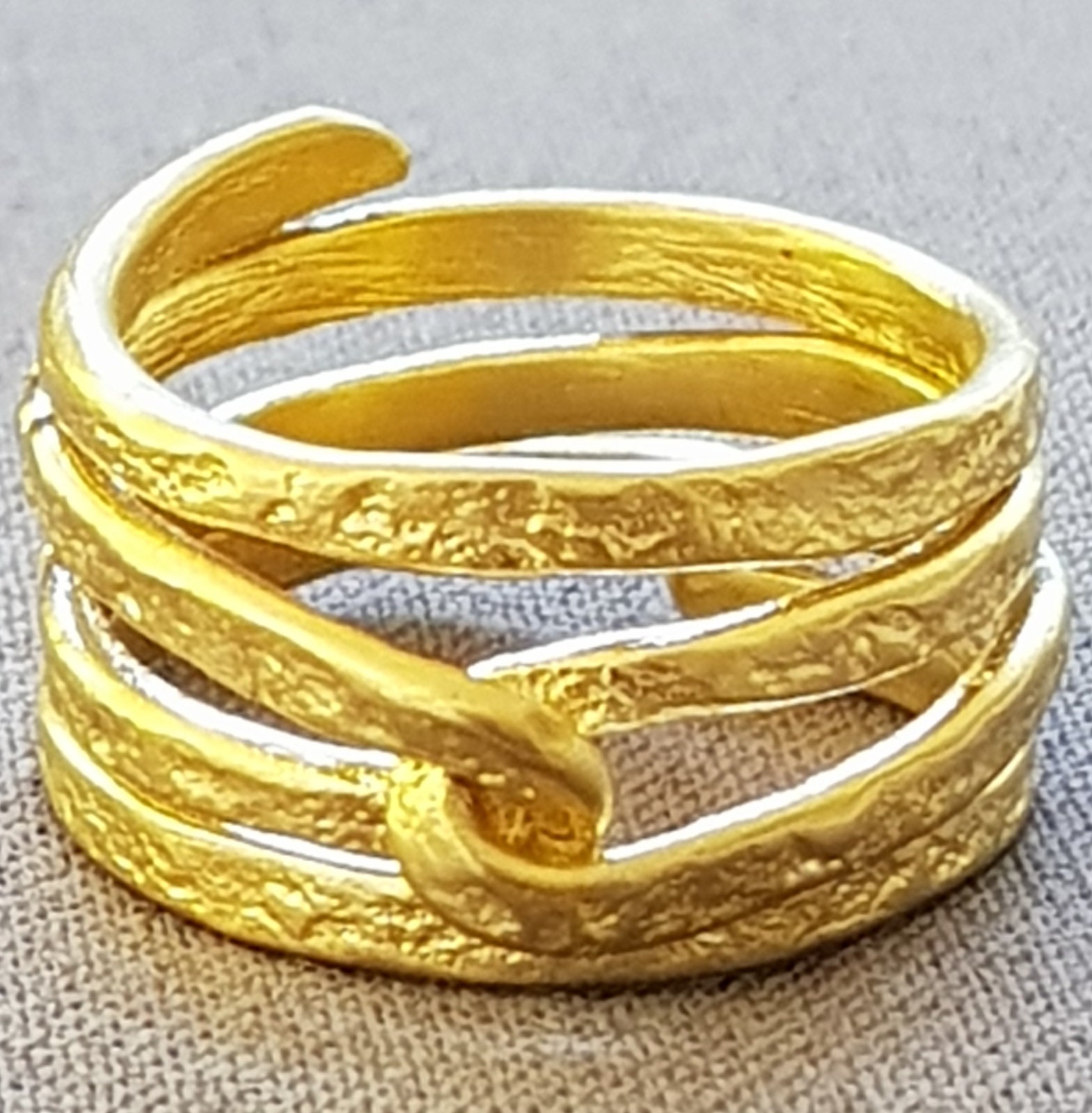 18k Gold rings for women Unique hammered wedding band Thumb | Etsy