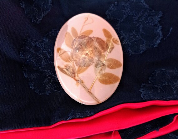 Vintage oval plastic brooch with floral decoration, a… - Gem