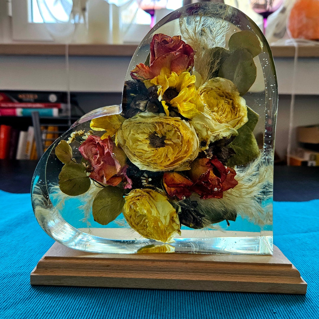 Wedding and Ceremony Bouquet of Resin Flowers With Heart Lamp - Etsy