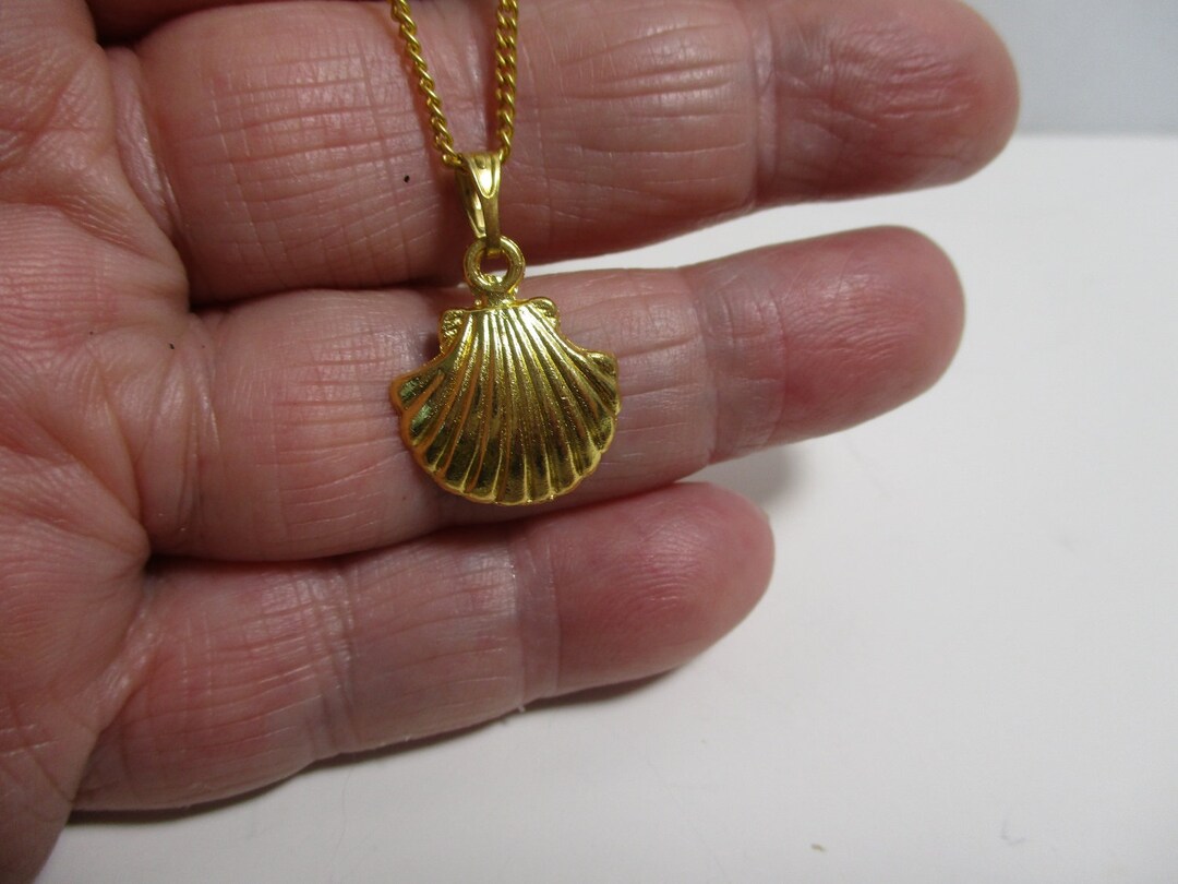 Golden Clam Shell Necklace - Etsy