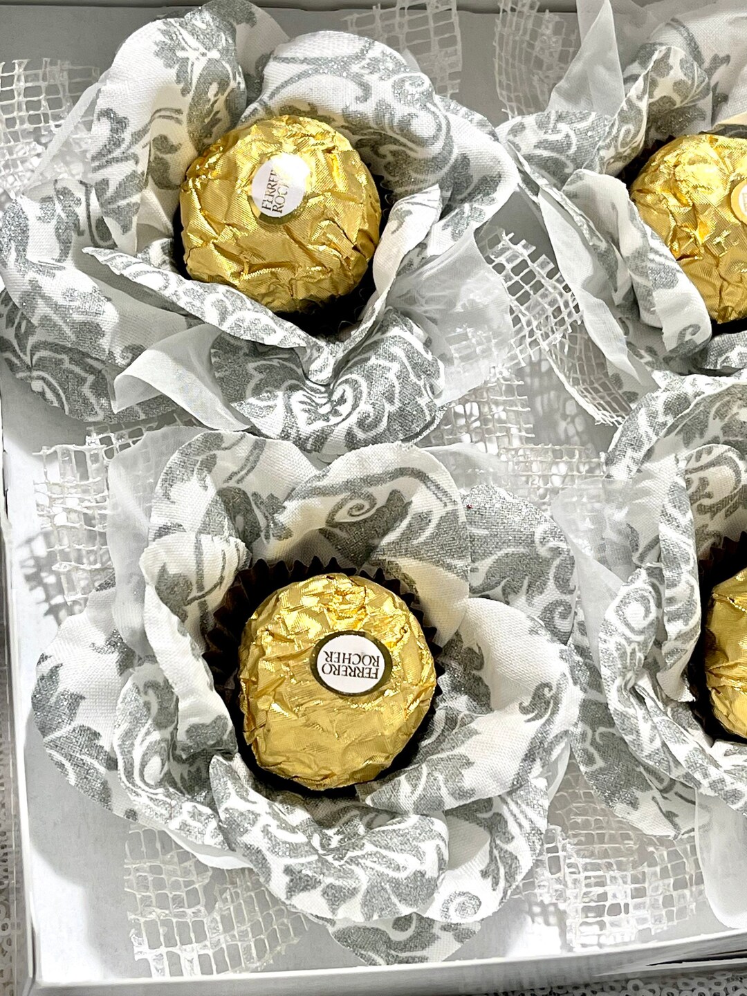 White & Silver Flower Truffle Favors, Elegant Wedding Table Decor - Etsy