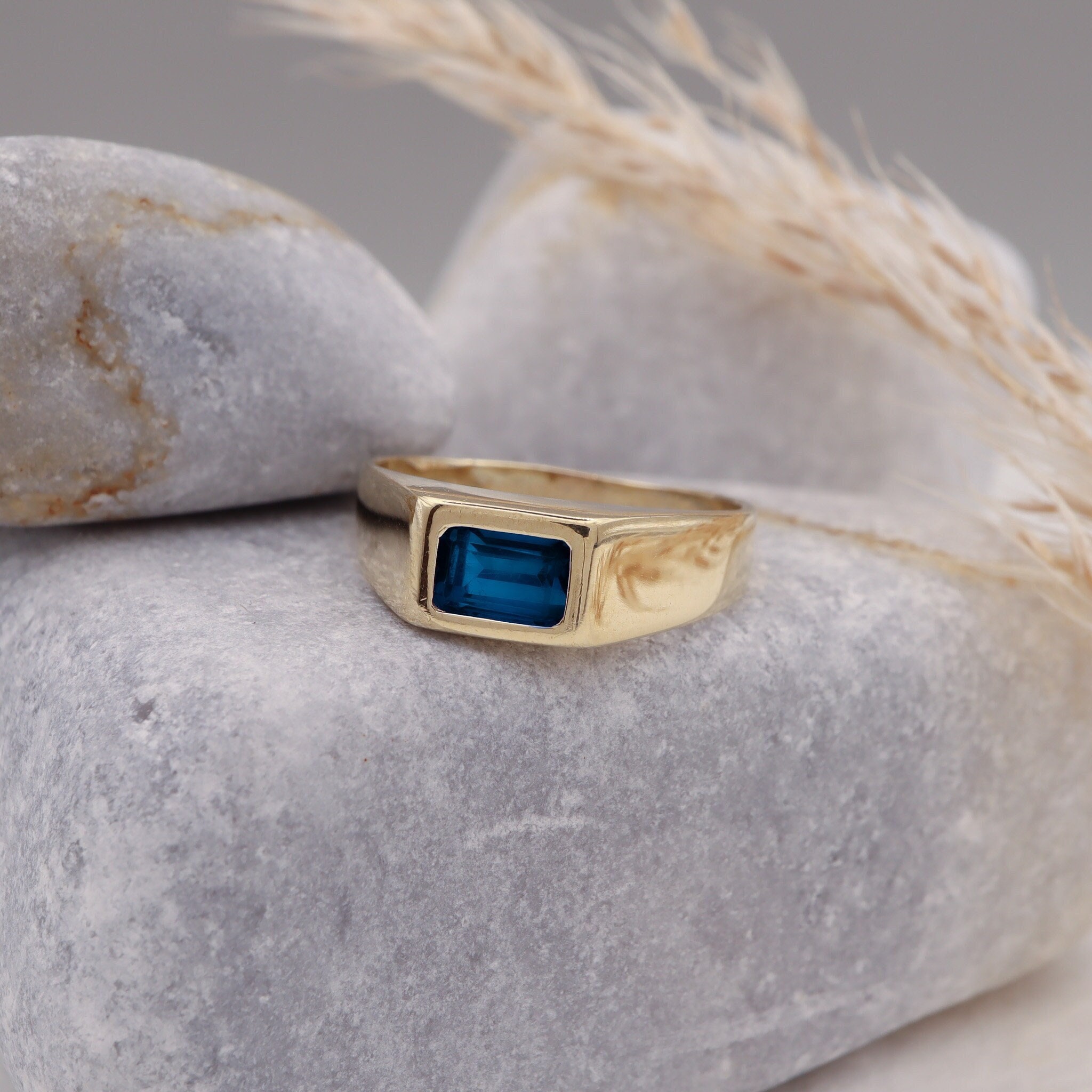Sapphire Signet Ring in Solid Gold Genuine Blue Sapphire Ring 18k Gold ...
