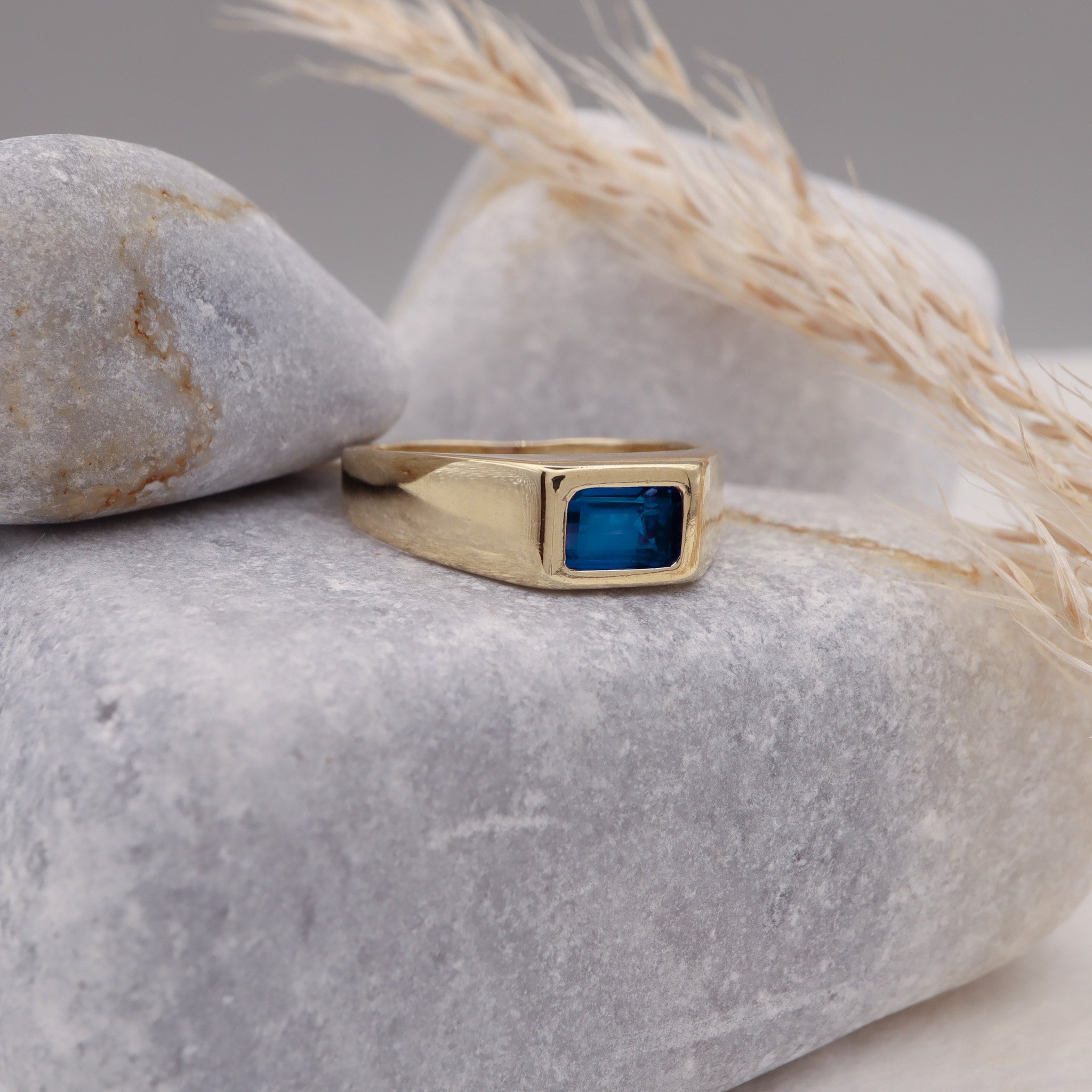 Sapphire Signet Ring in Solid Gold Genuine Blue Sapphire Ring 18k Gold ...