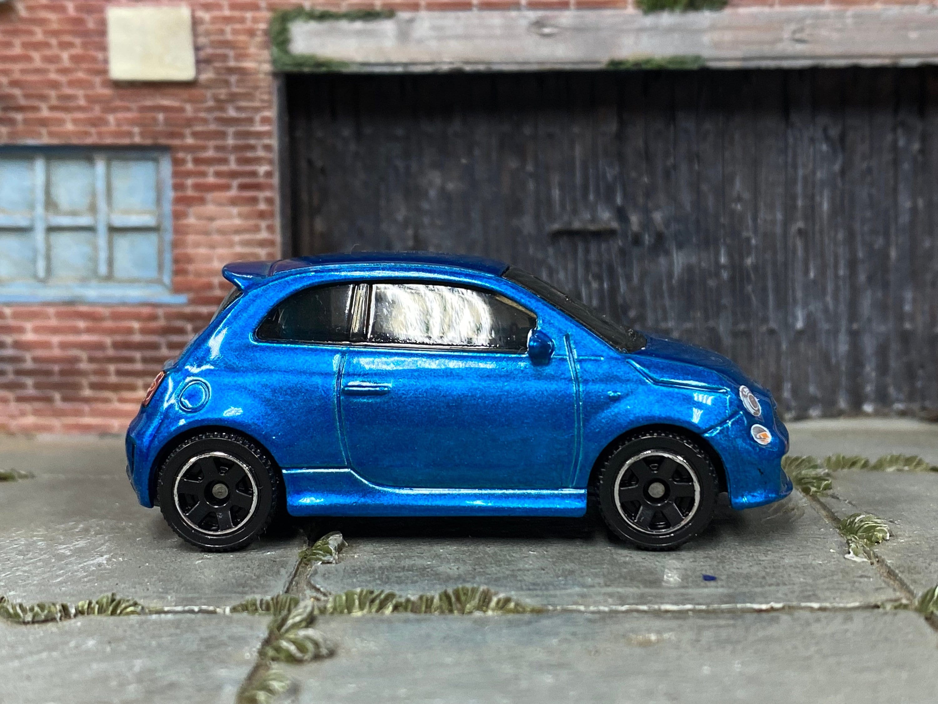 Blue Fiat 500 Wheels