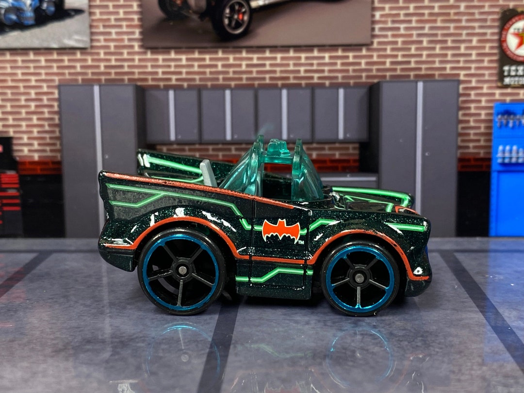 Loose Hot Wheels Batman Batmobile 60's TV Series Car TOON'D Black and ...