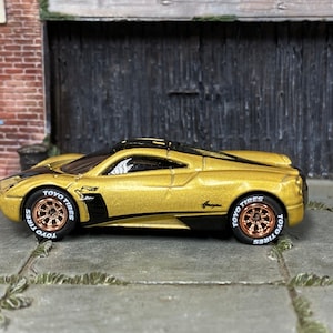 Custom Hot Wheels Pagani Huayra Roadster Gold Rose Gold Track Wheels ...