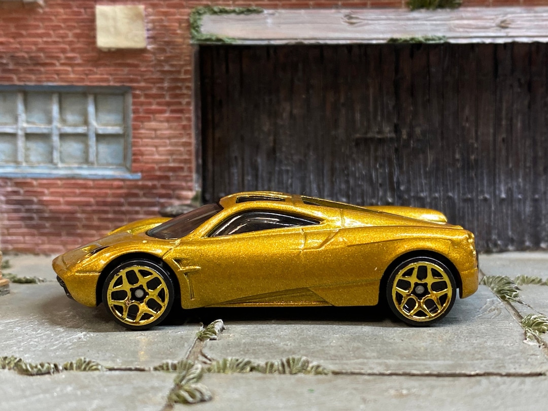 Loose Hot Wheels - Pagani Huayra - Gold and White - Etsy