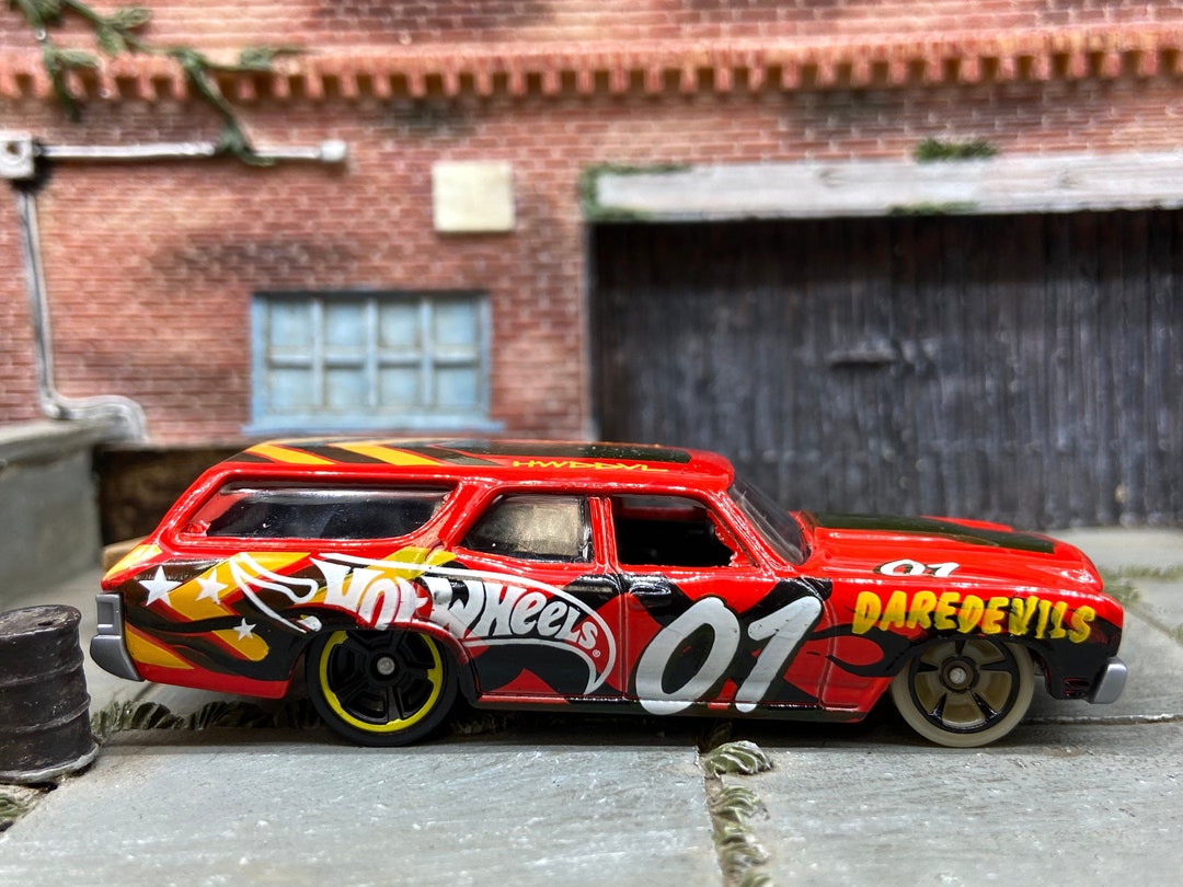 Loose Hot Wheels 1970 Chevy Chevelle SS Station Wagon Dressed in ...