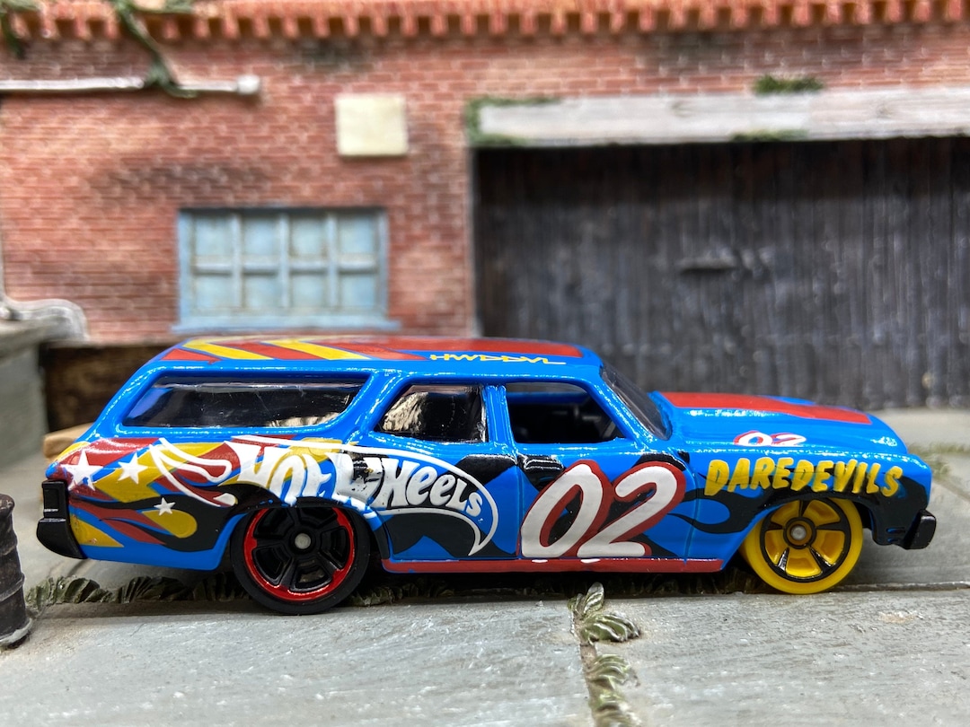 Loose Hot Wheels 1970 Chevy Chevelle SS Station Wagon Dressed in ...
