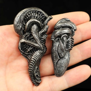 Alien Xenomorph Pins Set of 2. Limited Edition Handmade Collectible ...
