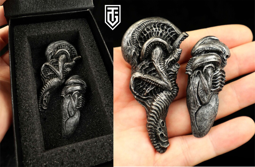 Alien Xenomorph Pins Set of 2. Limited Edition Handmade Collectible ...