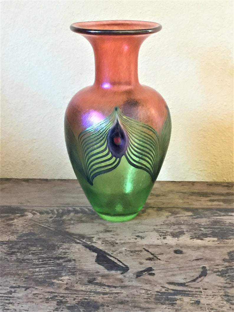 Beautiful Robert Held Art Glass Vase Iridescent Pulled Feather Signed Original Gold