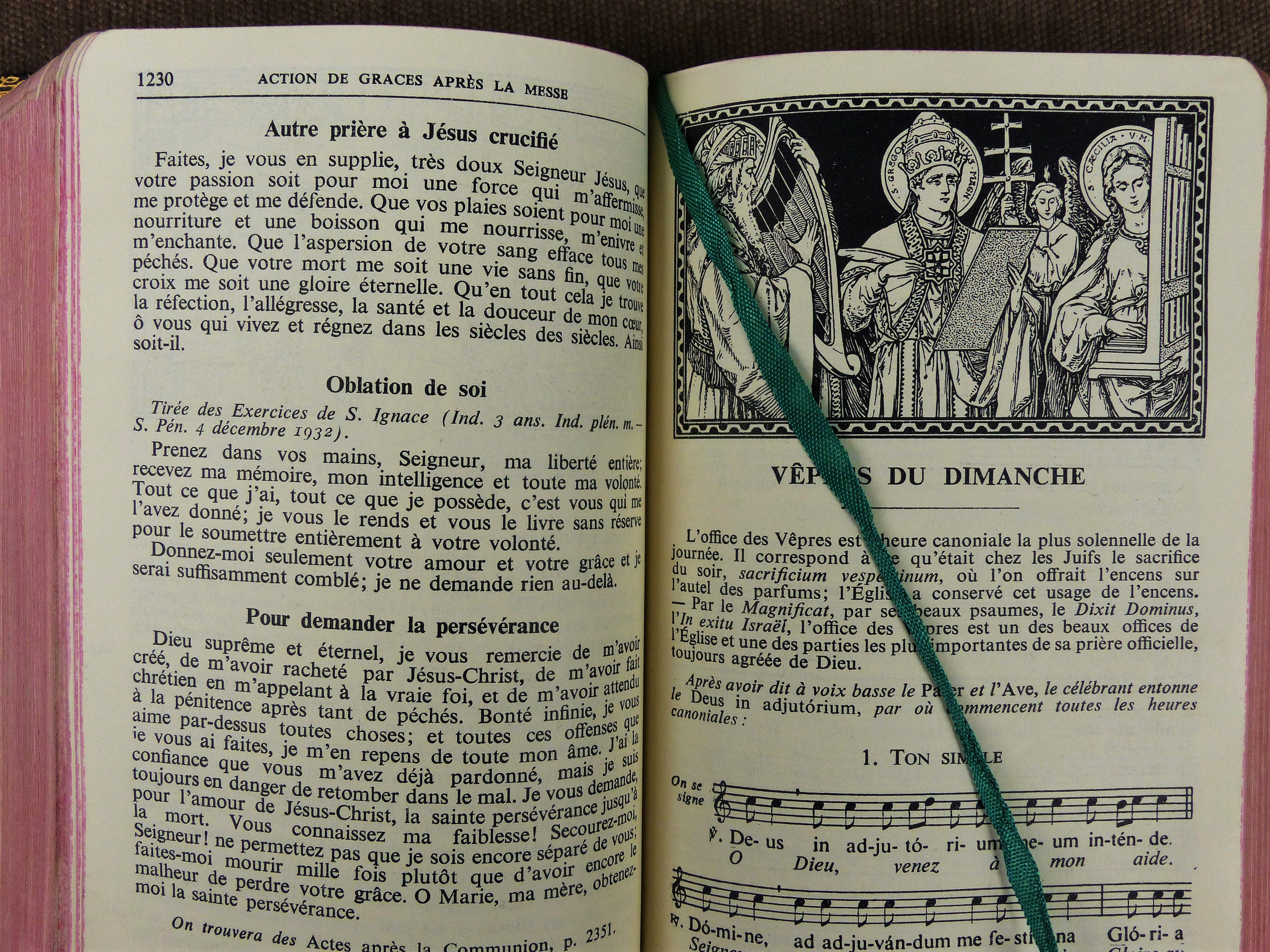 Vintage French Prayer Book - Missel Quotidien et Vespéral
