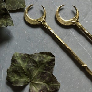 Bronze Crone Moon Hair Pin | Baba Yaga Collection | Czarownica, Witchy ...
