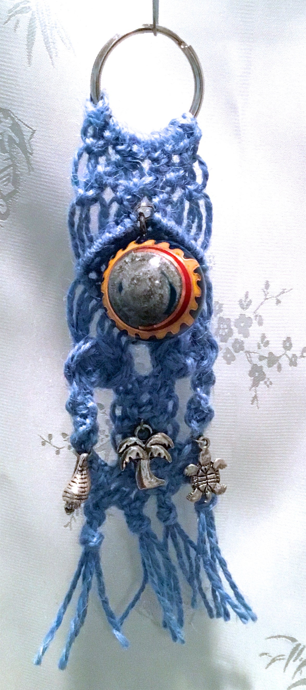 Cloisonné sun chime baoding ball on macrame keychain with charms - Etsy.de