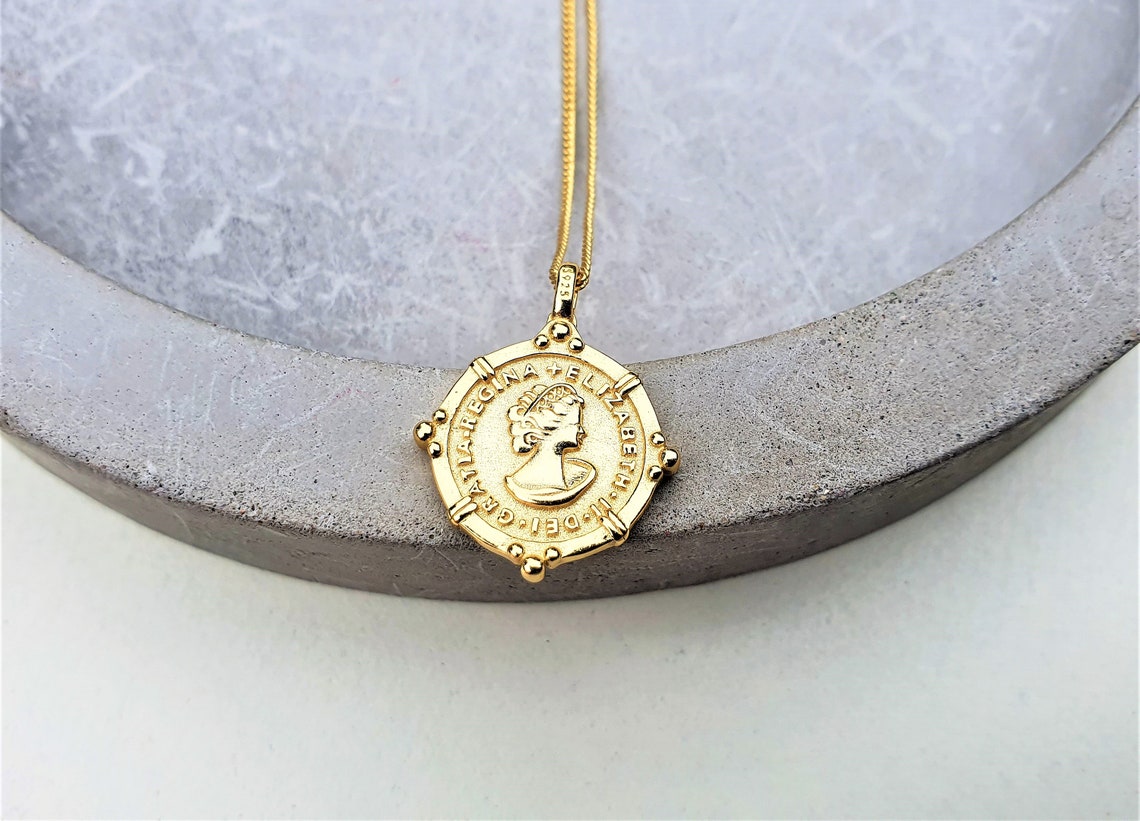 Queen Elizabeth Portrait Pendant, Silver 925, 14k Gold Plated, Delicate ...