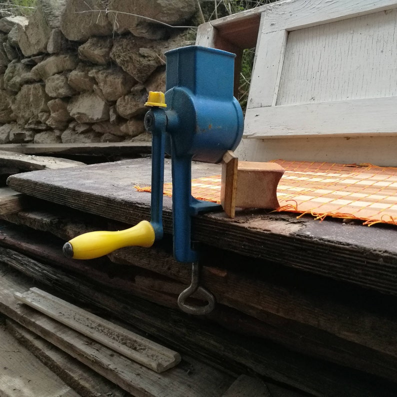 Kitchen Appliance / A Walnut Kernel / Walnut Grinder / Kitchen - Etsy