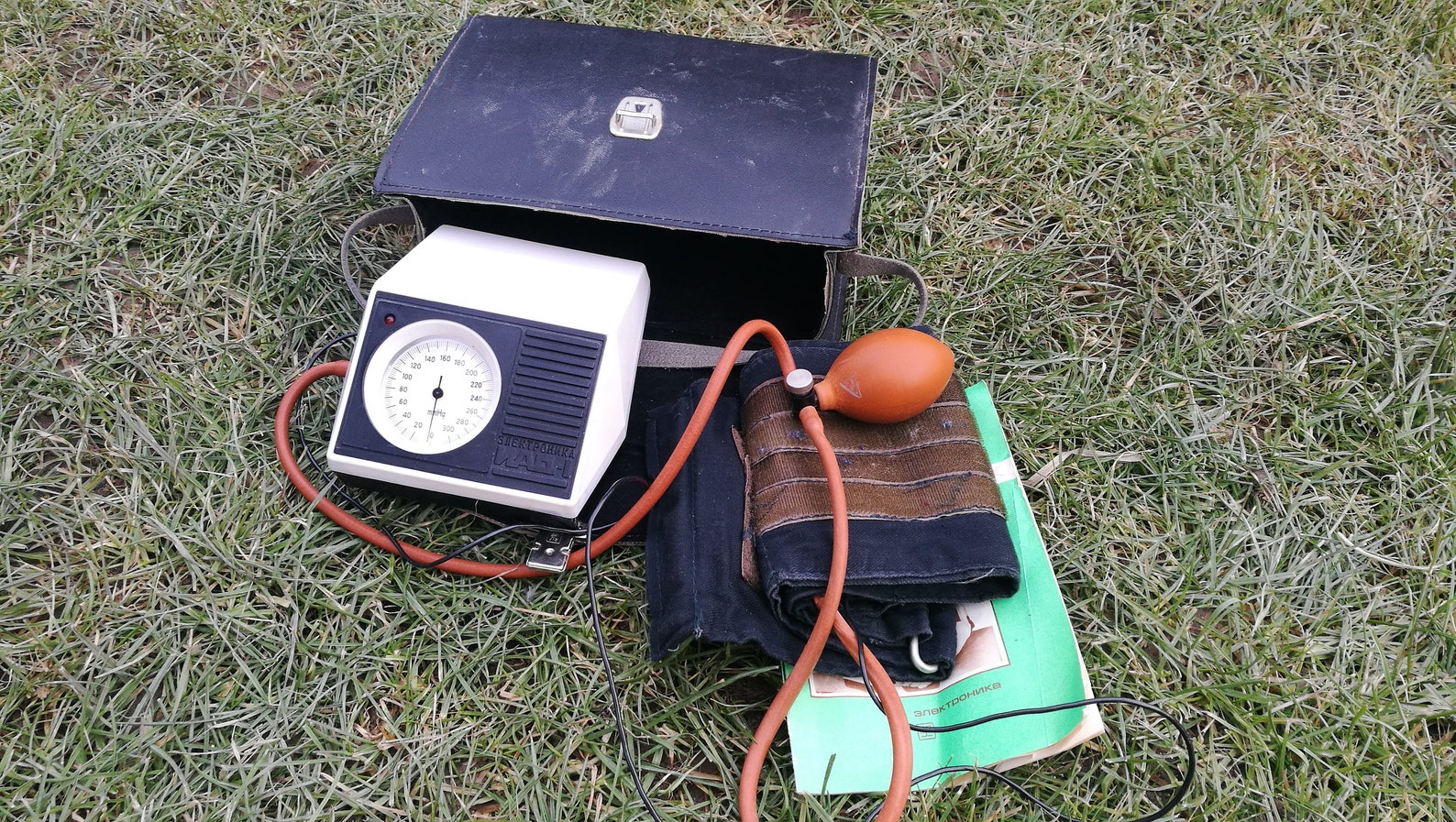 Blood Pressure Monitor / Vintage Blood Pressure Meter /medical First ...