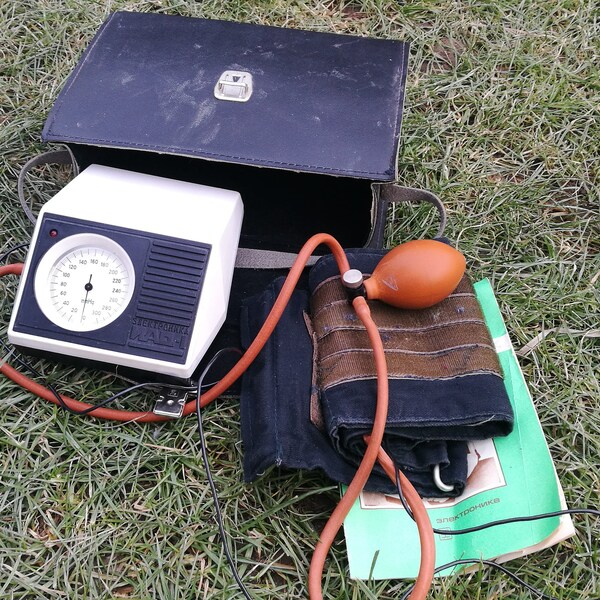 Vintage Blood Pressure Monitor - Etsy