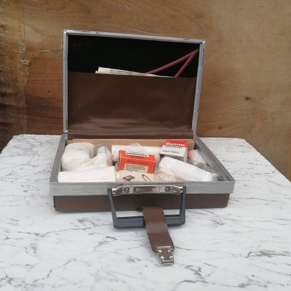 First aid kit / Distressed medical suitcase / Emergen… - Gem