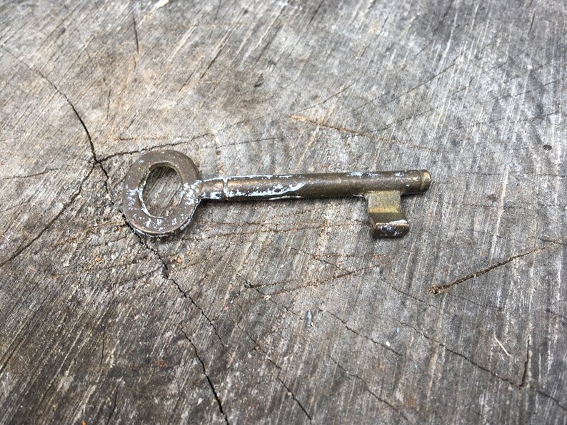 Old Key / Vintage Key / Rustic Decor / Farmhouse Decor / Great - Etsy