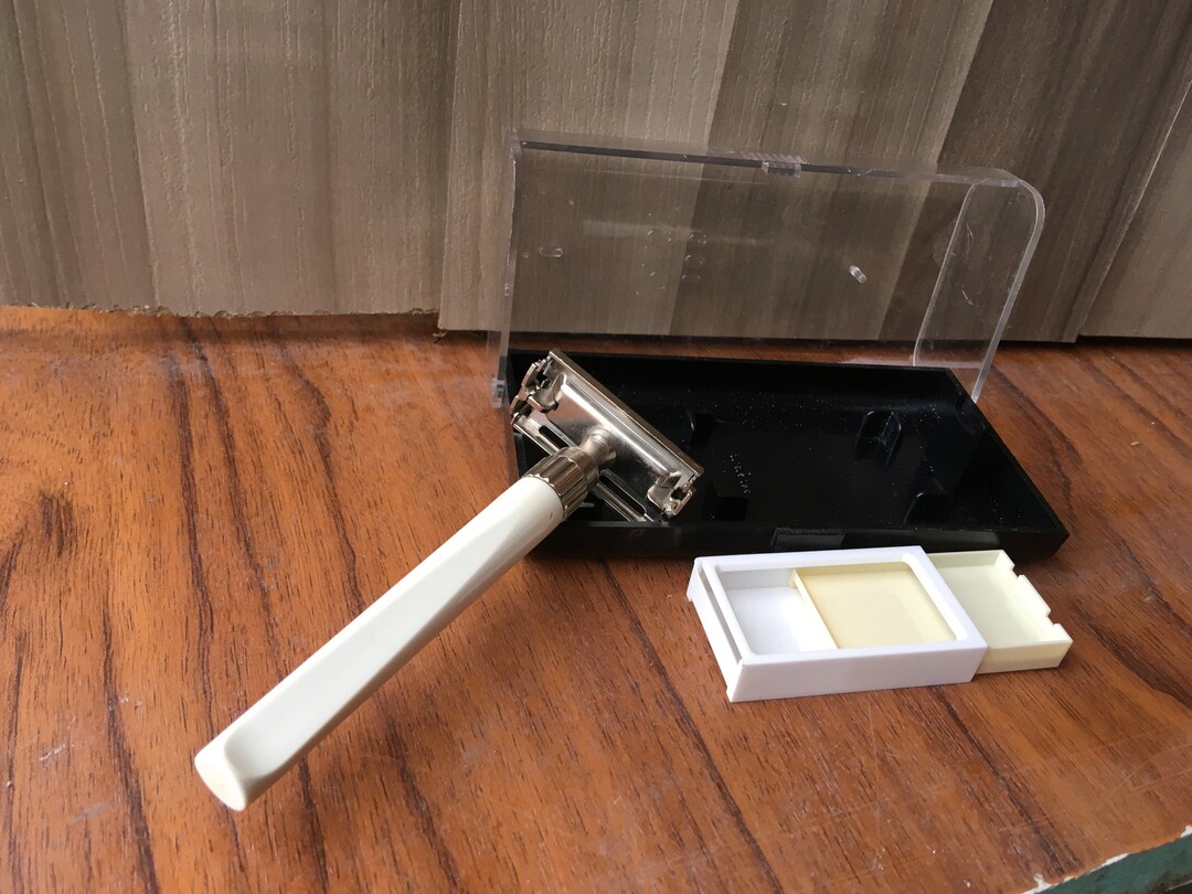 Vintage Safety Razor / Razor Astra-901 / Made in Chechoslovakia ...