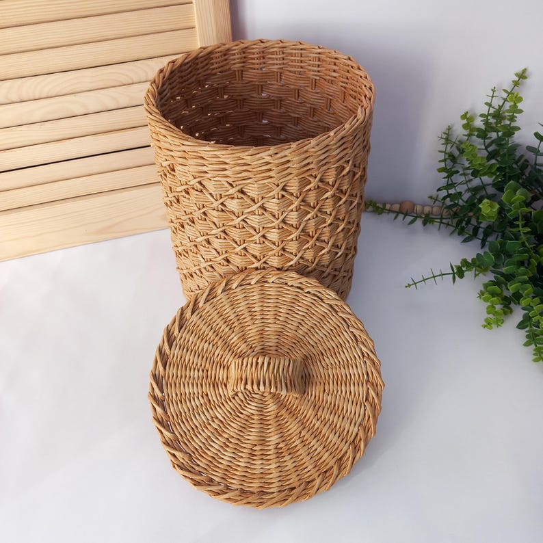 Wicker Basket With Lid: Round Storage Organizer Bin - Etsy