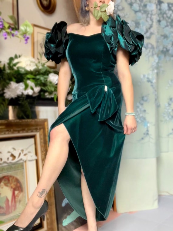 Emerald Green Velvet Off-Shoulder 80's Dress - Gem Emerald Green Velvet Off-Shoulder 80's Dress - Gem