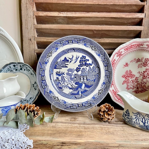 Vintage Johnson Bros Blue and White 'willow' Pattern - Etsy